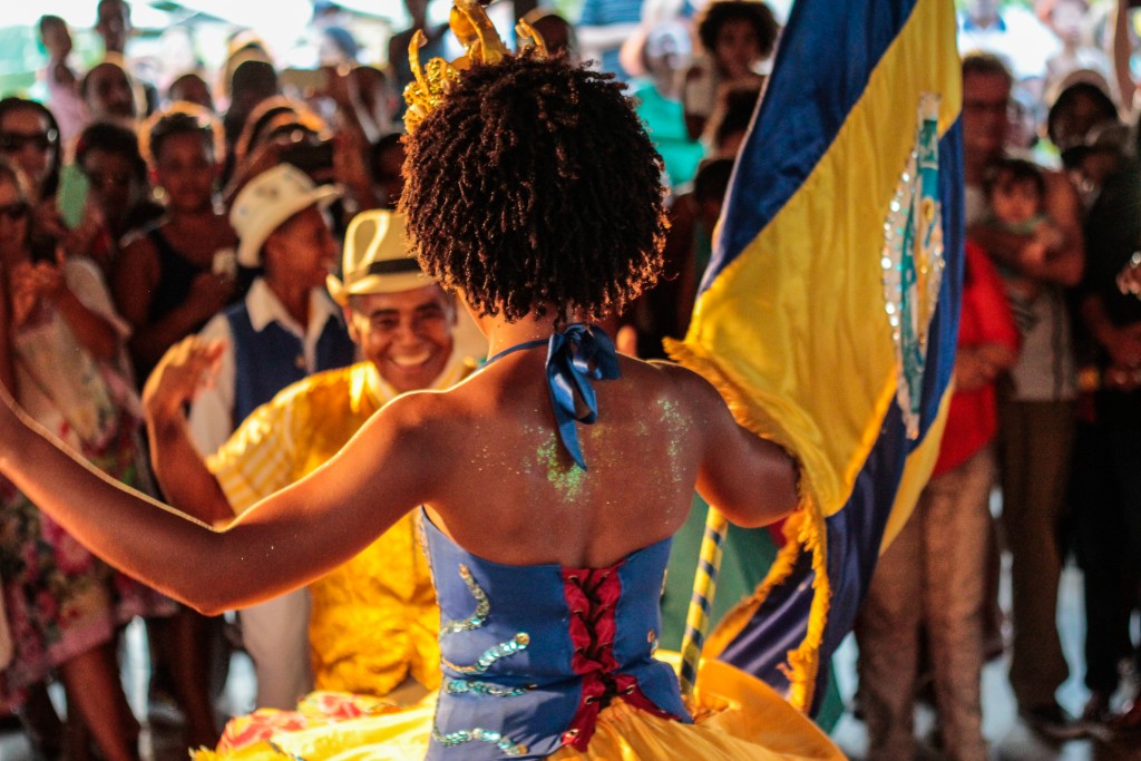 Caminhada do Samba presta homenagem ao centenário do ritmo neste ...